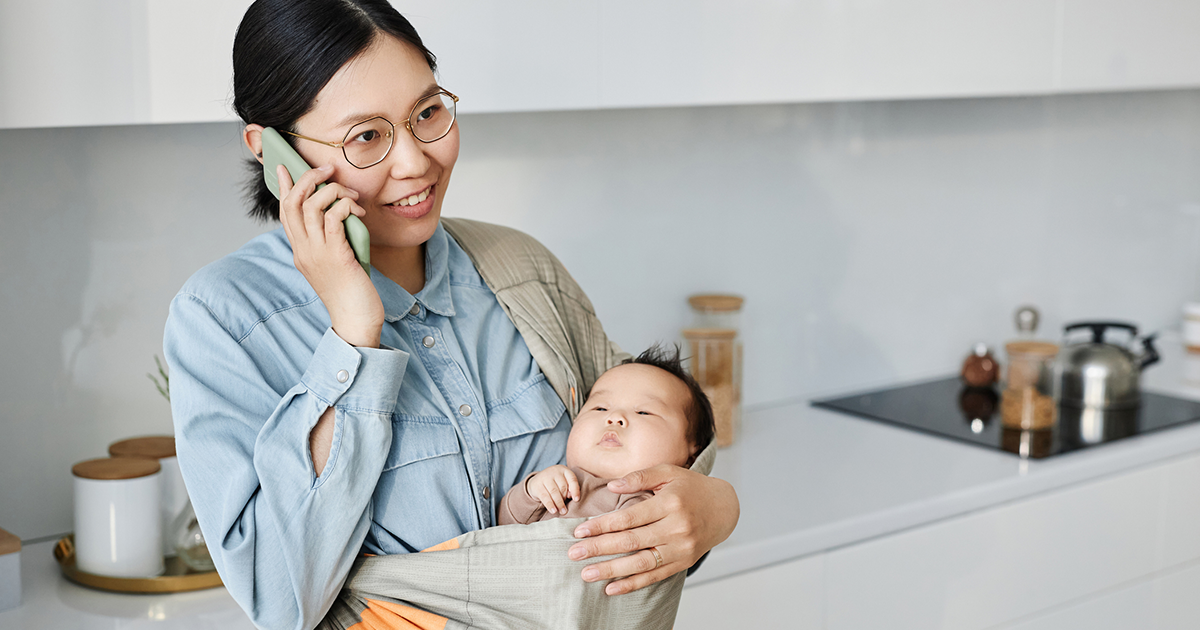 Babywearing: benefits, safety tips and types